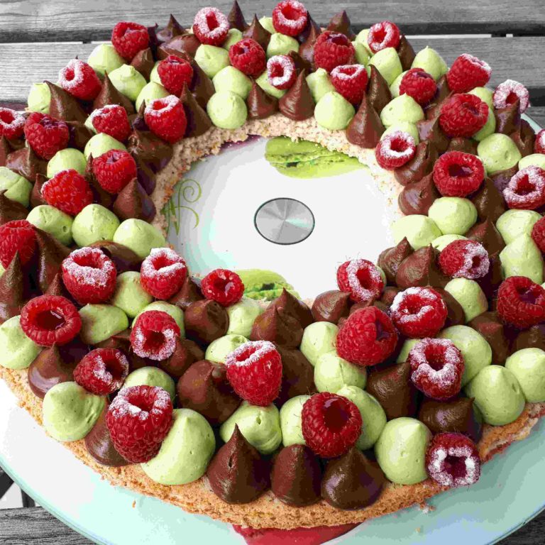 Recette de Ma Tarte Dacquoise Pistache Chocolat Framboises - Saveurs de ...