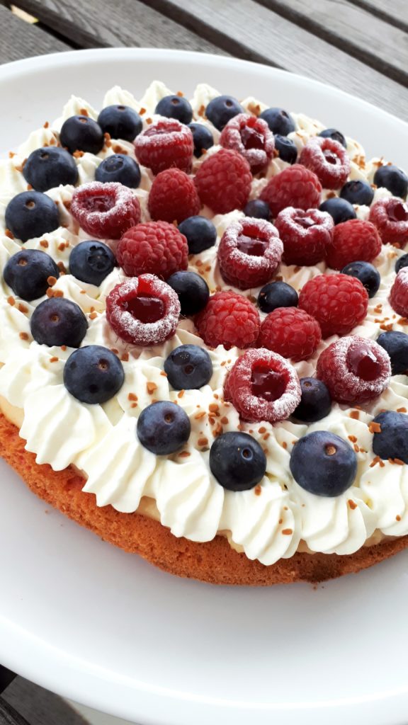 Recette de Mon Gâteau au Biscuits Roses Fruits Rouges - Saveurs de Sandrine